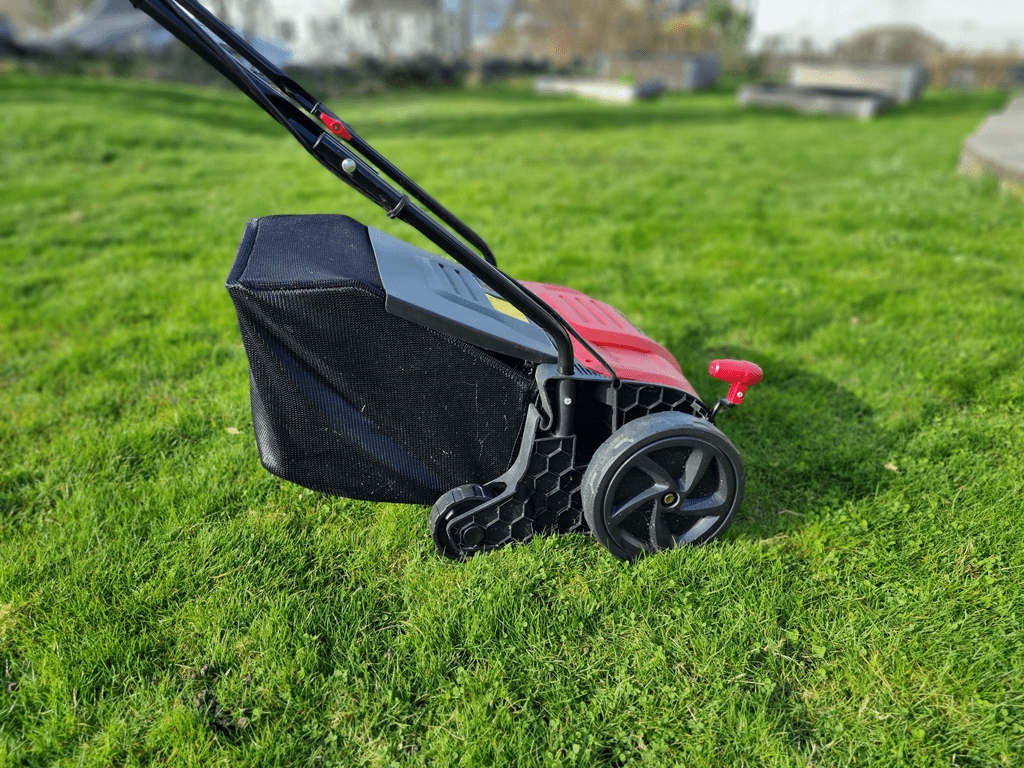 Toppdressing av plen - tips til hvordan du gjør det | Grønn Vekst